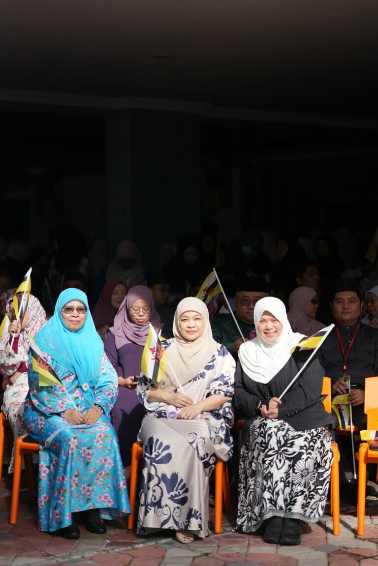 Acara Menaikkan Bendera Negara Brunei Darussalam Sempena Hari ...