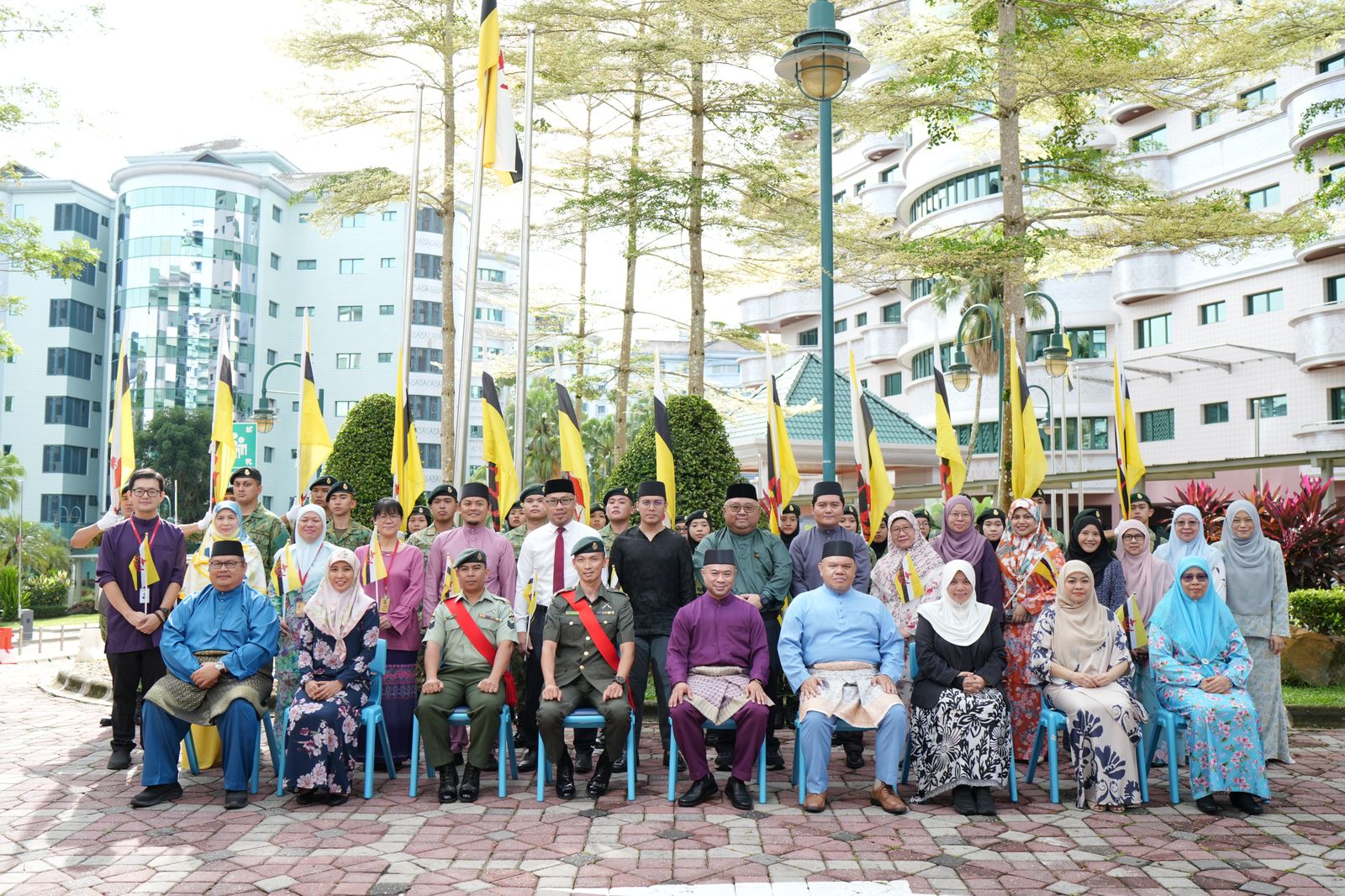 Acara Menaikkan Bendera Negara Brunei Darussalam Sempena Hari ...